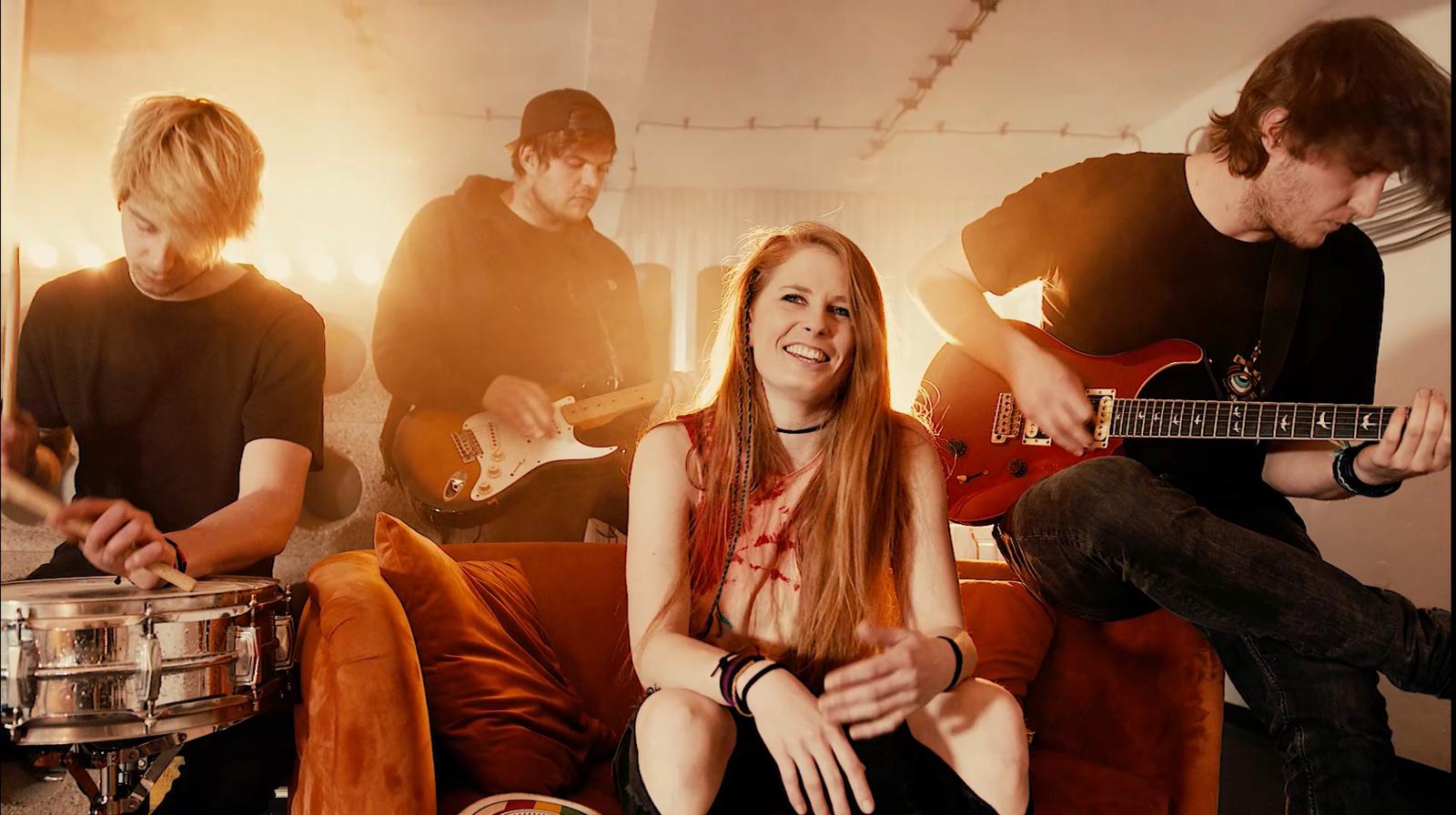 Janet A + Aivn's Naked Trio + Crooked nees // Kabinet MÚZ