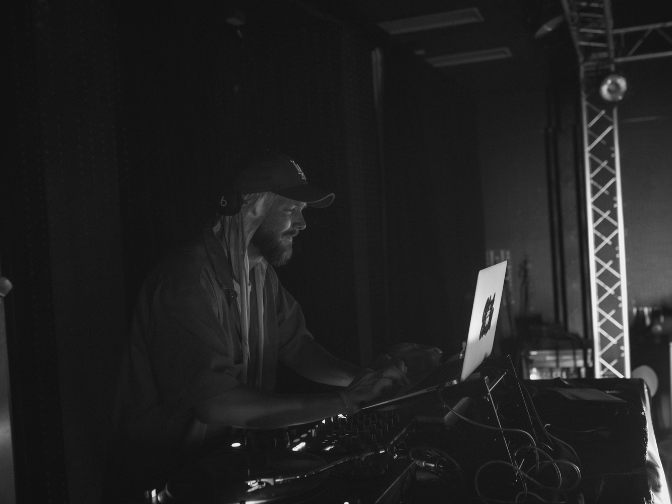 Dj Dee Hash: Exhibiční Battle GIRLS vs BOYS & Party // Kabinet MÚZ